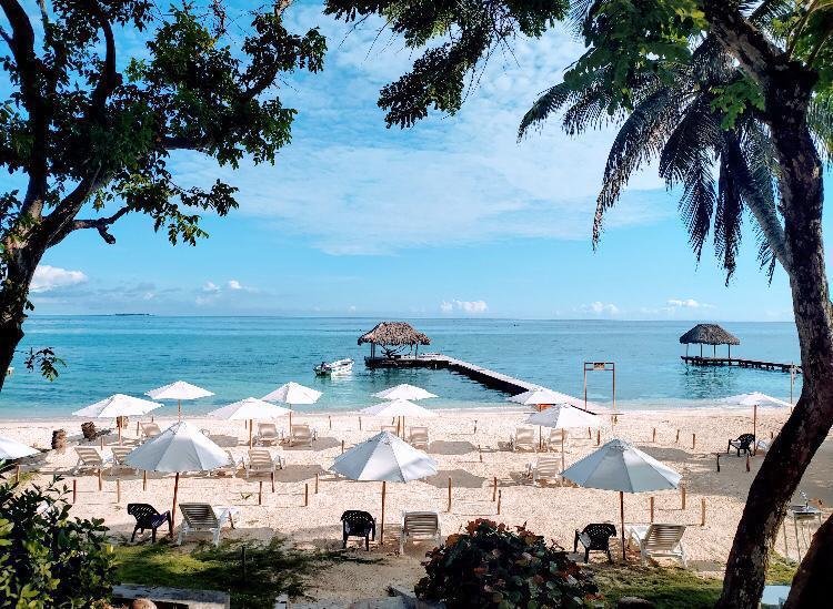 LUXURY BEACH CLUB – GiQu Travel