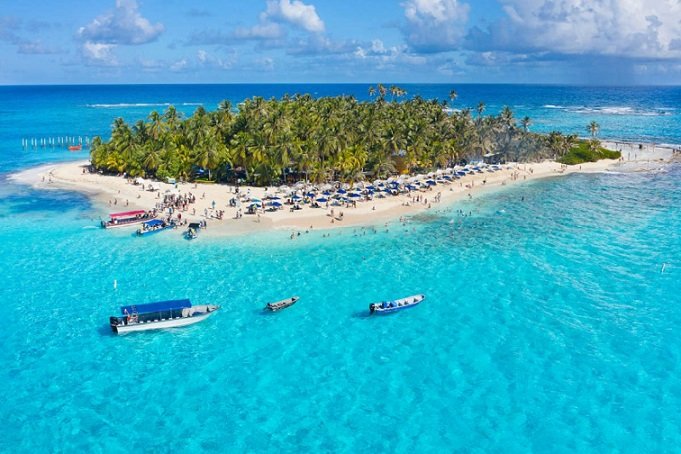 JOHNNY CAY – GiQu Travel