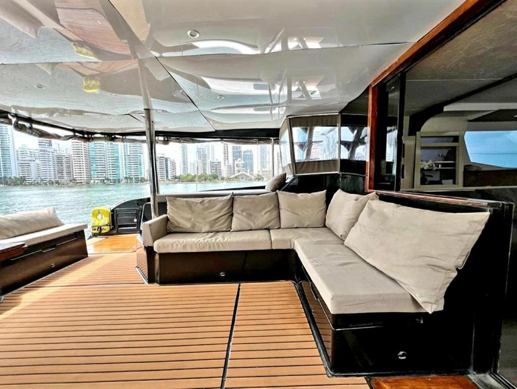 LUXURY CATAMARAN 58 FT – GiQu Travel